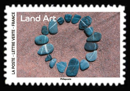 Timbre illustré par une photo Land Art - timbre de 2024